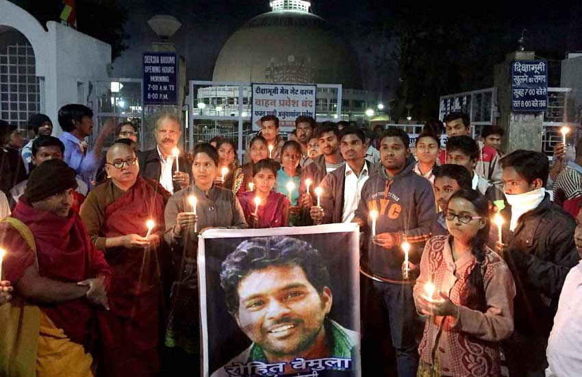 स्मृति ईरानी के दावे को डॉक्टर ने नकारा, कहा- मेरे पहुंचने तक रोहित की ...