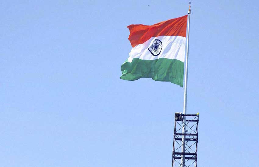 रक्षामंत्री मनोहर पर्रिकर ने फहराया देश का सबसे बड़ा, सबसे ऊंचा तिरंगा ...