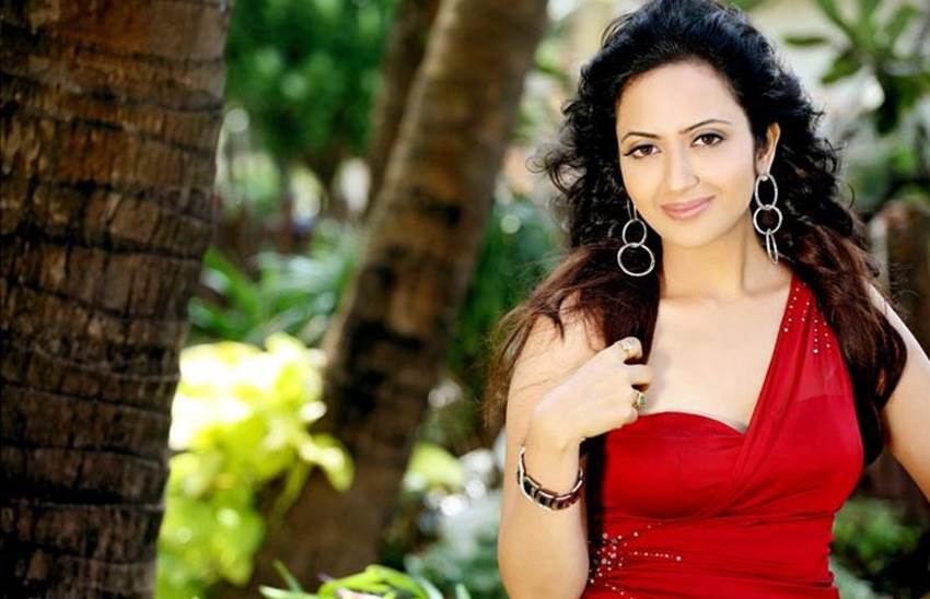 टीवी एक्‍ट्रेस गरिमा गोयल और उनके पूरे परिवार को नौकर ने खाने में दिया ...