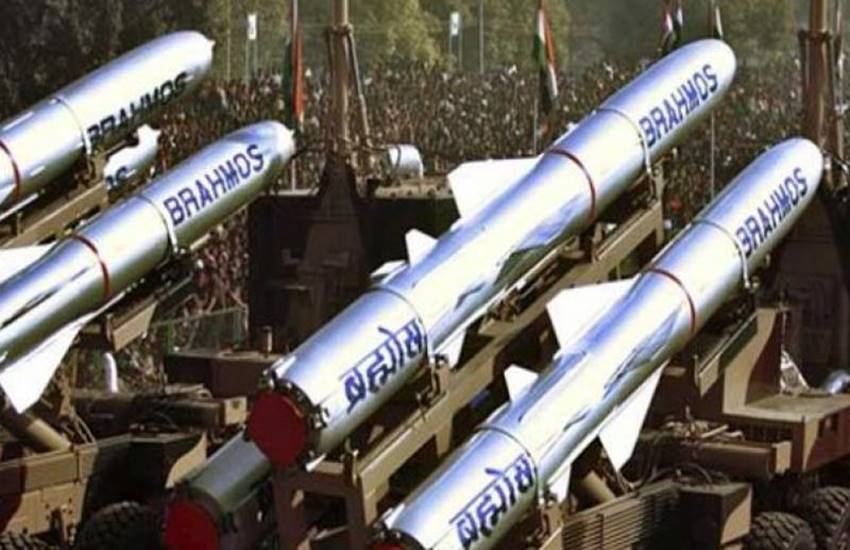 VIDEO: लड़ाकू विमान सुखोई-30 से ब्रह्मोस मिसाइल का पहला परीक्षण सफल ...