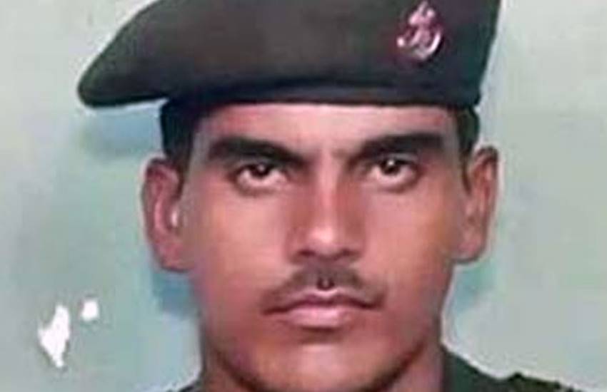 हेमराज का सिर काट ले गए थे पाकिस्‍तानी, भाई बोला- चार दिन बाद भूल जाते ...