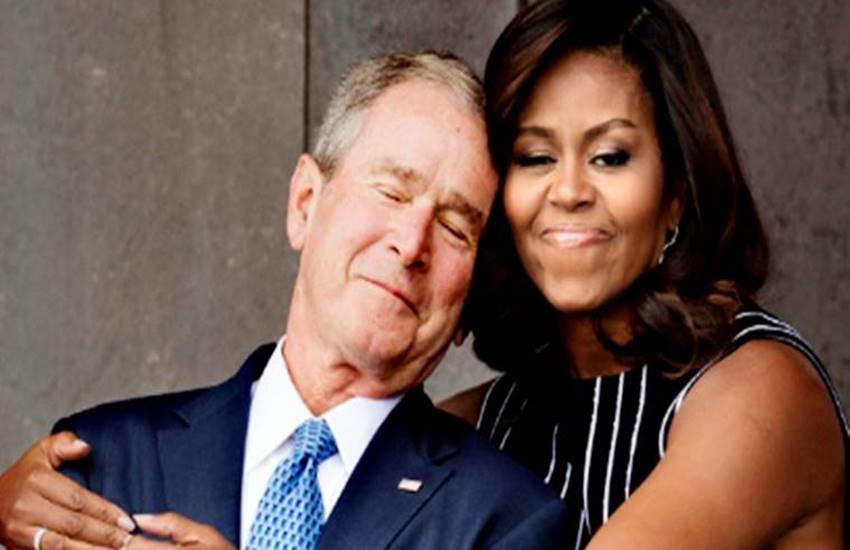 मिशेल ओबामा ने जाॅर्ज बुश को दी झप्‍पी, इंटरनेट पर वायरल हुई तस्‍वीर ...