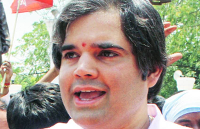 बीजेपी स्टार कैंपेनर की दूसरी लिस्ट में सारे वीआईपी नेता, बेटे वरुण ...