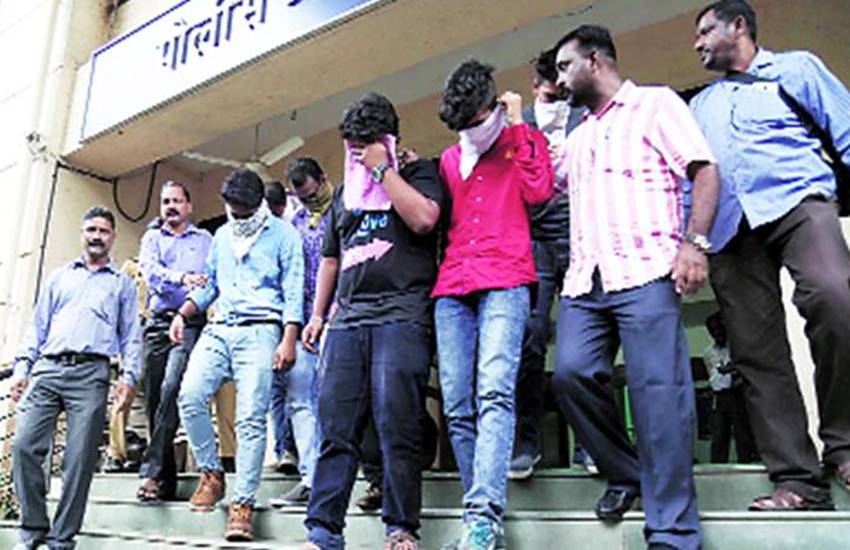 अमेरिकियों के संग ठगी के आरोपी ने गर्लफ्रेंड के बर्डे पर गिफ्ट की थी 2. ...