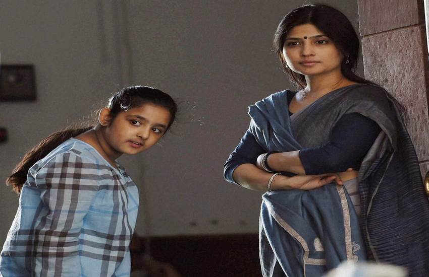 बेटी के साथ संसद आईं डिंपल यादव, एक दिन पहले आए थे अखिलेश यादव | Jansatta