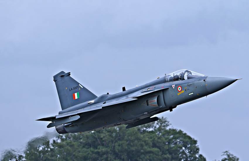 गणतंत्र दिवस: सर्जिकल स्ट्राइक में इस्तेमाल हेलिकॉप्टर ध्रुव, तेजस और ...