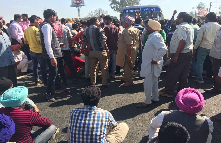 डबल मर्डर से भड़के बाबा राम रहीम के अनुयायी, सिरसा में जुटे डेरा ...