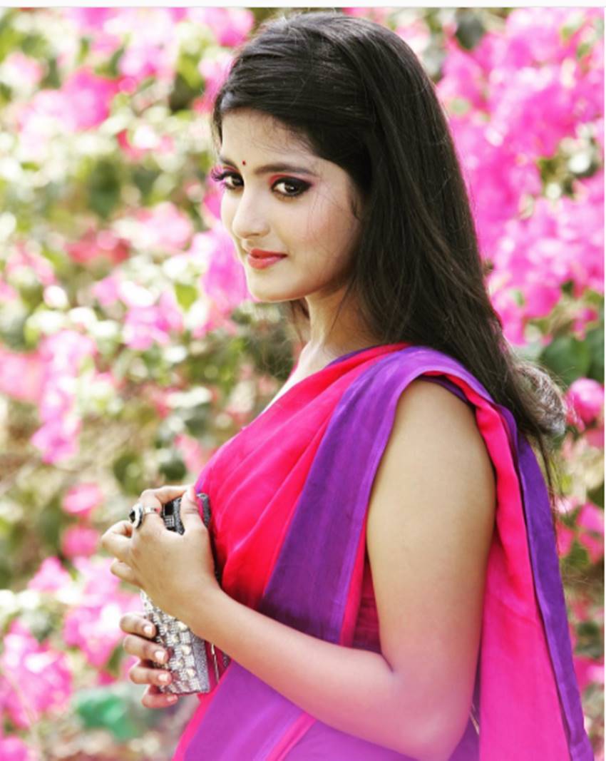 झांसी की रानी का ग्लैमरस लुक, काले रंग के कारण नहीं मिल रहे थे ...