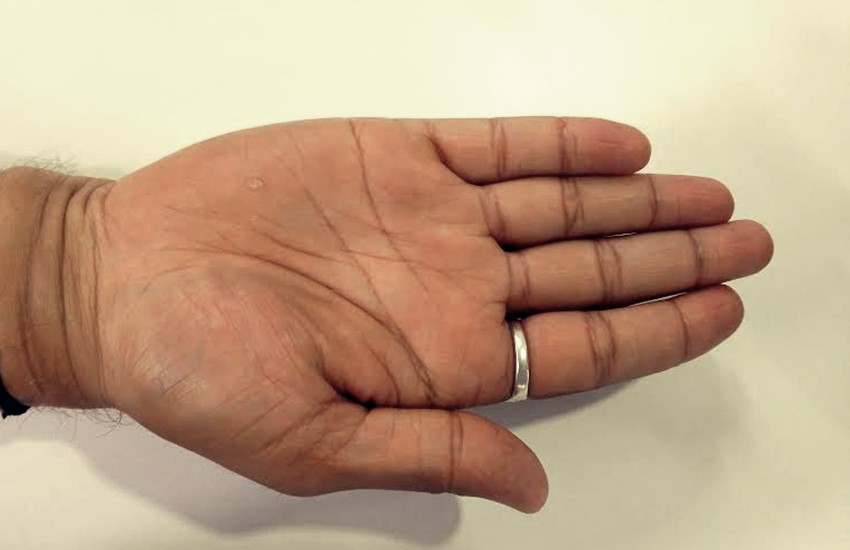 हथेली में इस जगह होती है मस्तिष्क रेखा, खोलती है प्यार, पेशा और दिमाग ...