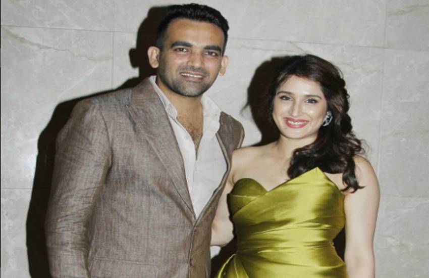 मुंबई में हुई बॉलीवुड एक्ट्रेस सागरिका घाटगे और जहीर खान की सगाई, देखें ...