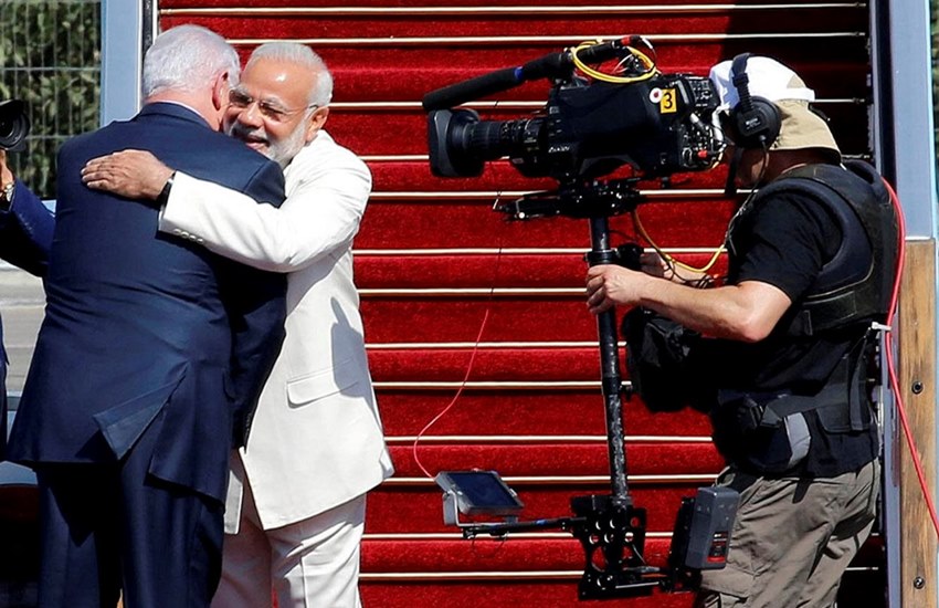तीन दिन के दौरे पर इजरायल पहुंचे पीएम नरेंद्र मोदी, इजरायली PM ...