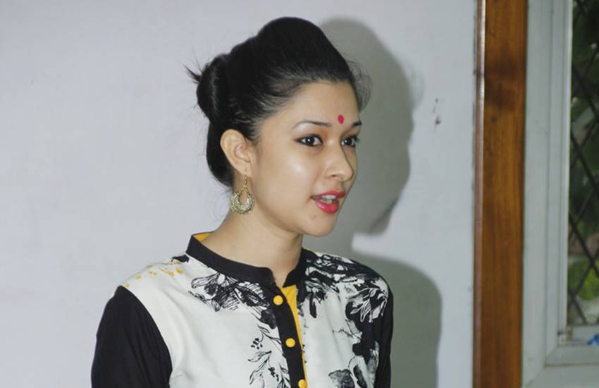 टीवी एंकर ने वंदे मातरम गाकर मांगा देशभक्ति का सर्ट‍िफिकेट, लोगों ने ...