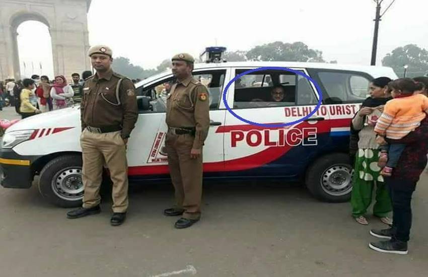 बच्चे को दूध पिलाने की जगह ढूंढ रही थी मां, पुलिस ने दे दी पीसीआर वैन ...