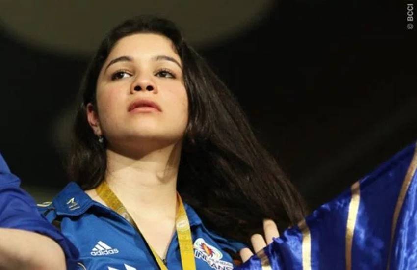 सचिन तेंदुलकर की बेटी सारा के नाम से बनाया था अकाउंट, शरद पवार को भेजता ...