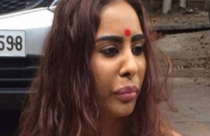 टॉपलेस प्रदर्शन करने वाली एक्ट्रेस ने बयां किया दर्द- डायरेक्टर के ...