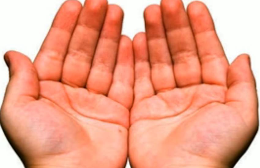 जानिए हथेलियों पर बनने वाले अर्ध चन्द्र के क्या हैं फायदे और नुकसान ...