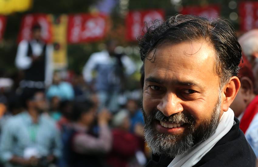 योगेंद्र यादव ने ट्वीट की ईद का चांद दिखाते भगवान कृष्‍ण की पेंटिंग ...