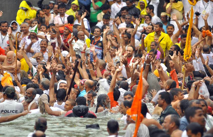 कुंभ मेला की सुरक्षा के लिए योगी सरकार को चाहिए शाकाहारी पुलिसकर्मी ...