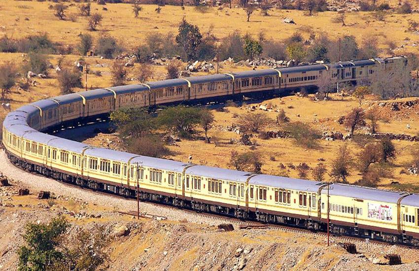 Indian Railways: ट्रेन में रेस्तरां से लेकर स्पा, किराया 9 लाख रुपये ...
