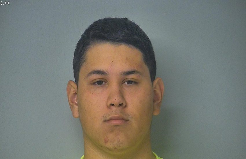 VIDEO: निर्वस्त्र होकर बवाल काट रहा था शख्स, महिला पुलिसकर्मी ने यूं ...