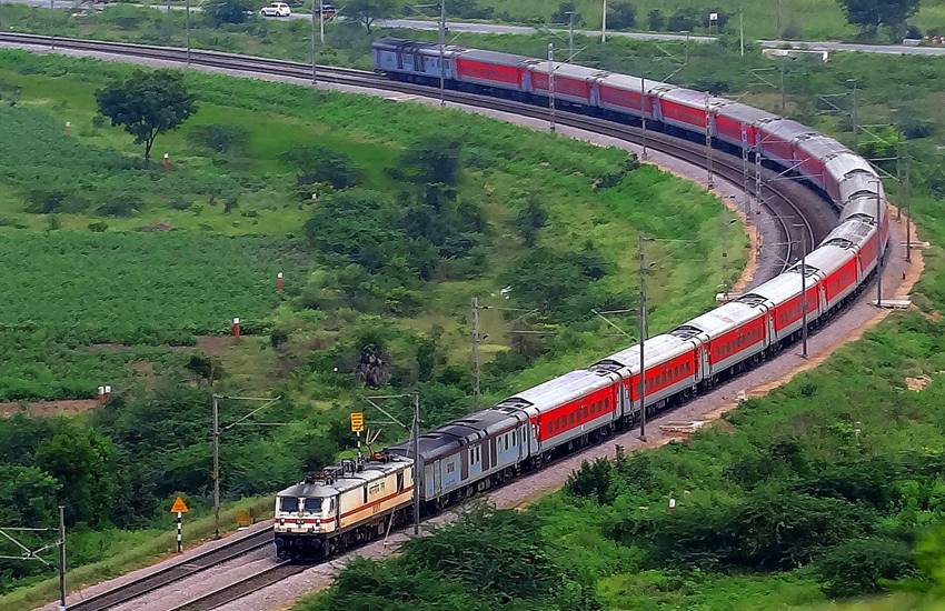 Indian Railways: अब ट्रेनों में उठाइए शॉपिंग का मजा, यहां होने जा रही ...