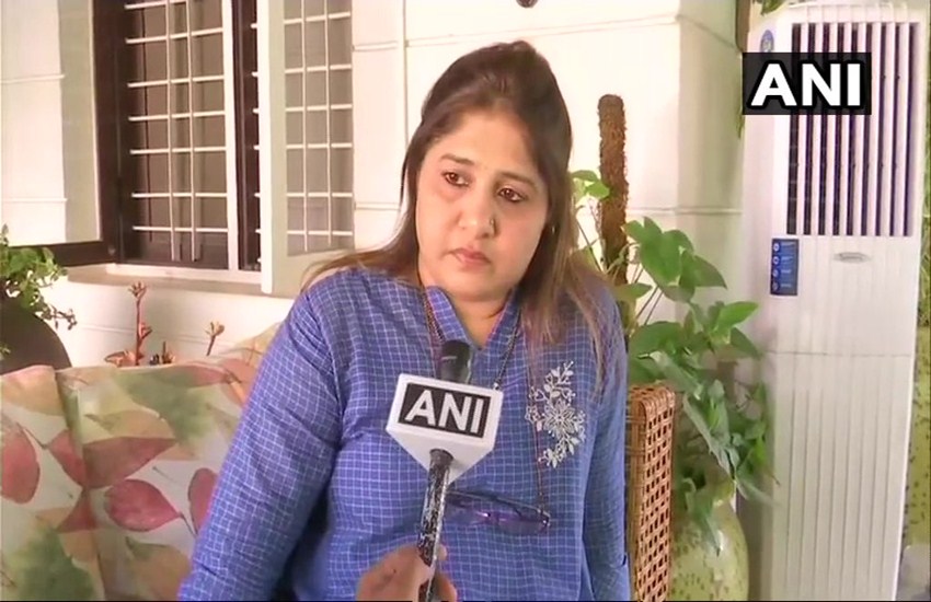 केंद्रीय मंत्री ने की थी शादी पर टिप्‍पणी, कांग्रेस नेता की मुस्लिम पत् ...