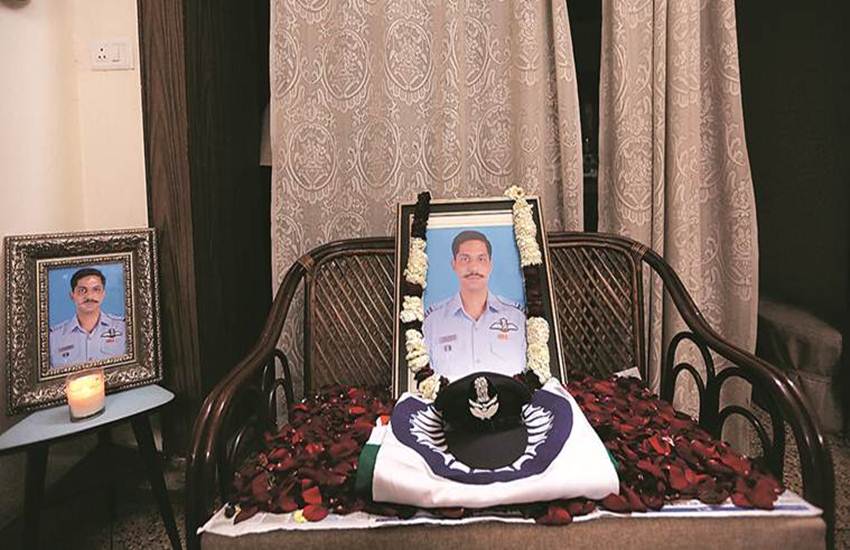 प्लेन क्रैश में मारे गए पायलट की पत्नी का फूटा गुस्सा, अधिकारियों से ...