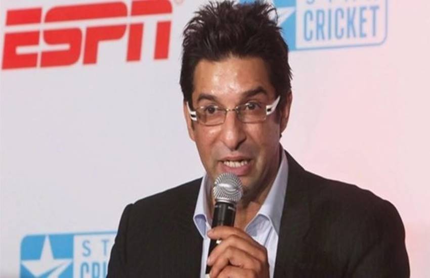 मैनचेस्टर एयरपोर्ट पर हुआ वसीम अकरम का अपमान, मजबूरन कूड़ेदान में ...