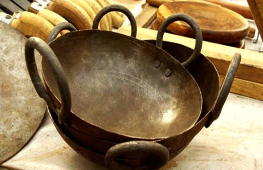 दुनिया मेरे आगे: बर्तन पर नाम | Jansatta