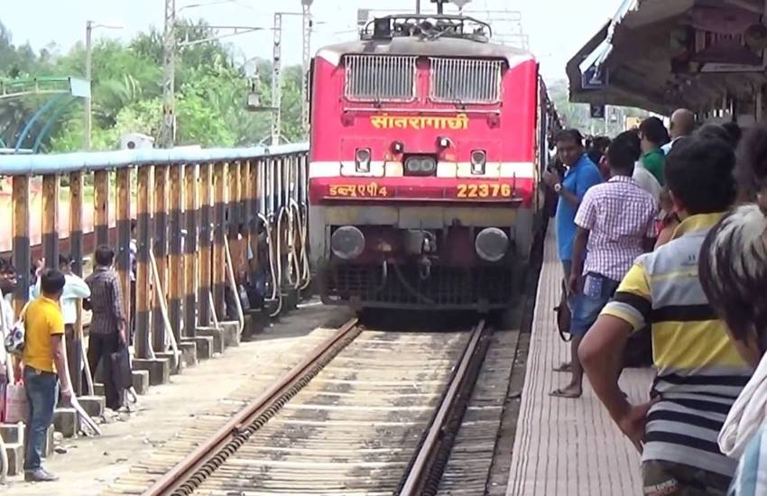 रेलवे ने रद्द कर दीं 219 ट्रेन, कई के रूट और टाइम भी बदले | Jansatta