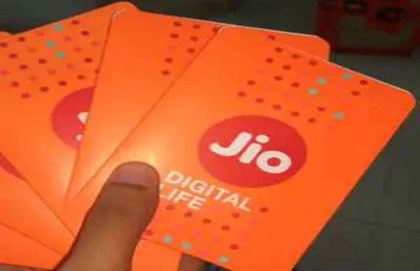 Reliance Jio इन कस्टमर्स को दे रहा मुफ्त में डेटा, जानें पाने का तरीका ...