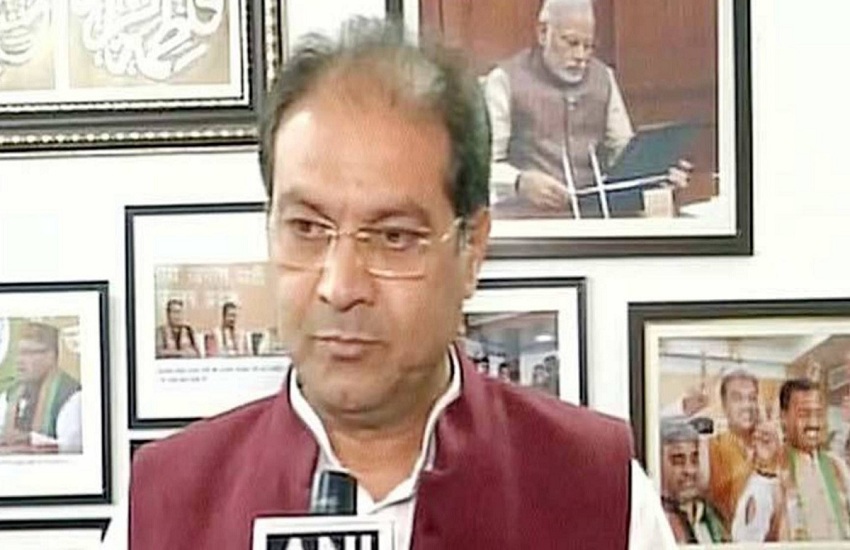 मंत्री ने मौलानाओं को दी भगवा पहनने की सलाह, कहा- पहनो तो जीवन में आ ...