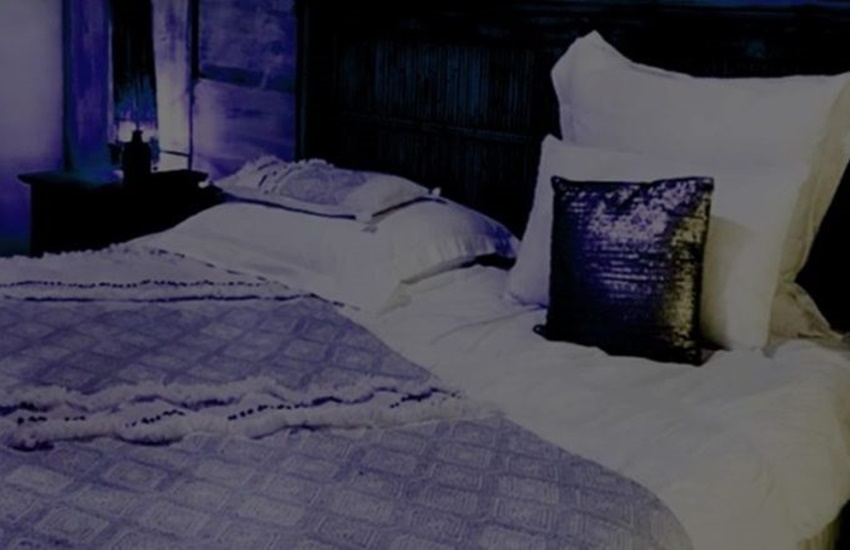 मौत के बाद महिला की डेड बॉडी डेढ़ महीने तक बेडरूम में बिस्तर पर छिपा कर ...