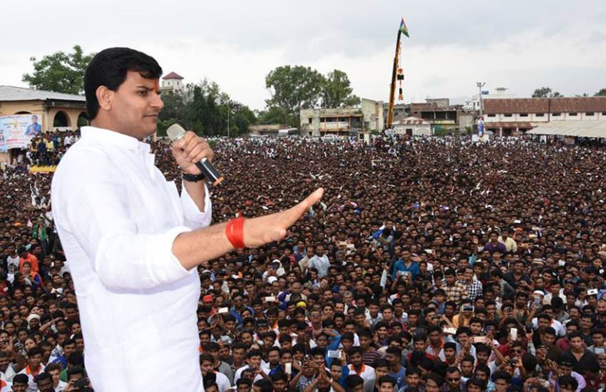 उद्धव ठाकरे को लगेगा झटका? विधायक का दावा- संपर्क में शिवसेना के 25 ...