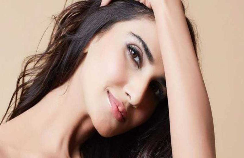 फैशन फोटो में वाणी कपूर की बड़ी मिस्टेक, ऋतिक और टाइगर की हीरोइन के ...