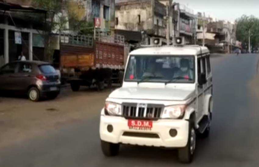लॉकडाउन में सरकारी गाड़ी से ड्राइविंग सीखती नजर आईं SDM की पत्नी, सवाल ...