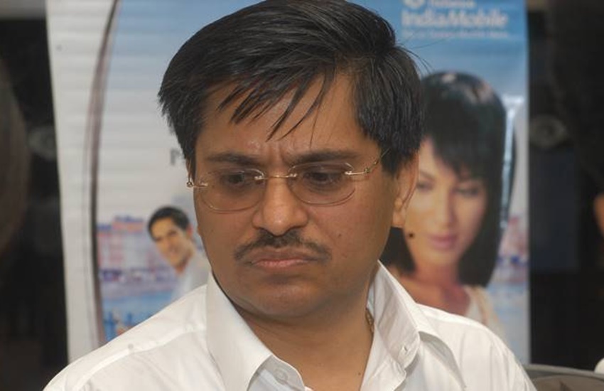 अंबानी फैमिली के बाहर का यह शख्स रिलायंस के लिए बना ट्रंप कार्ड, फेसबुक ...