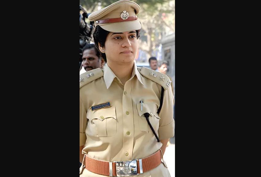 कभी MLA को जड़ा थप्पड़ तो कभी CM से लिया लोहा, डरकर काम नहीं करने वाली ...