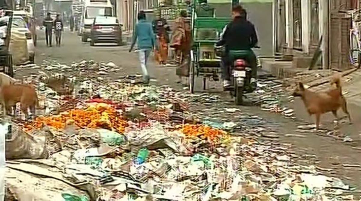 राजनीति: कचरे के ढेर पर बैठे शहर | Jansatta