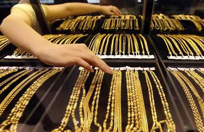 सोने के भंडार में स्विट्जरलैंड, इटली और जर्मनी जैसे कई छोटे देशों से भी ...