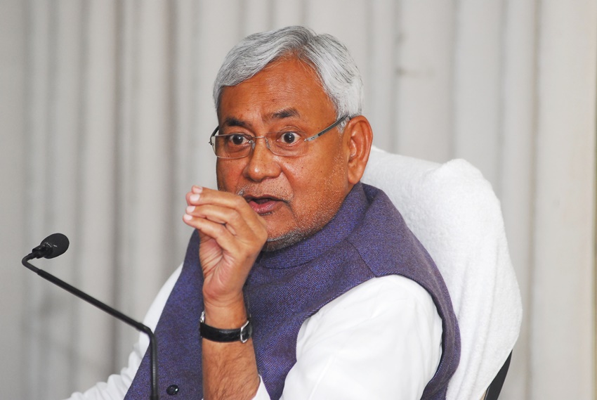 Nitish Kumar: इस बुजुर्ग को जानते हैं बिहार के बड़े-बड़े अफसर, नीतीश कुमार के CM हाउस में होती ...