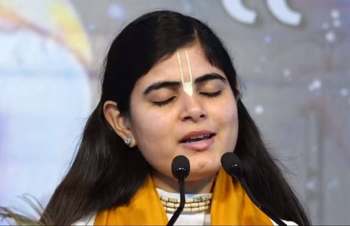 देवी चित्रलेखा ने 23 की उम्र में ही बना लिए हैं लाखों अनुयायी, जानिए ...