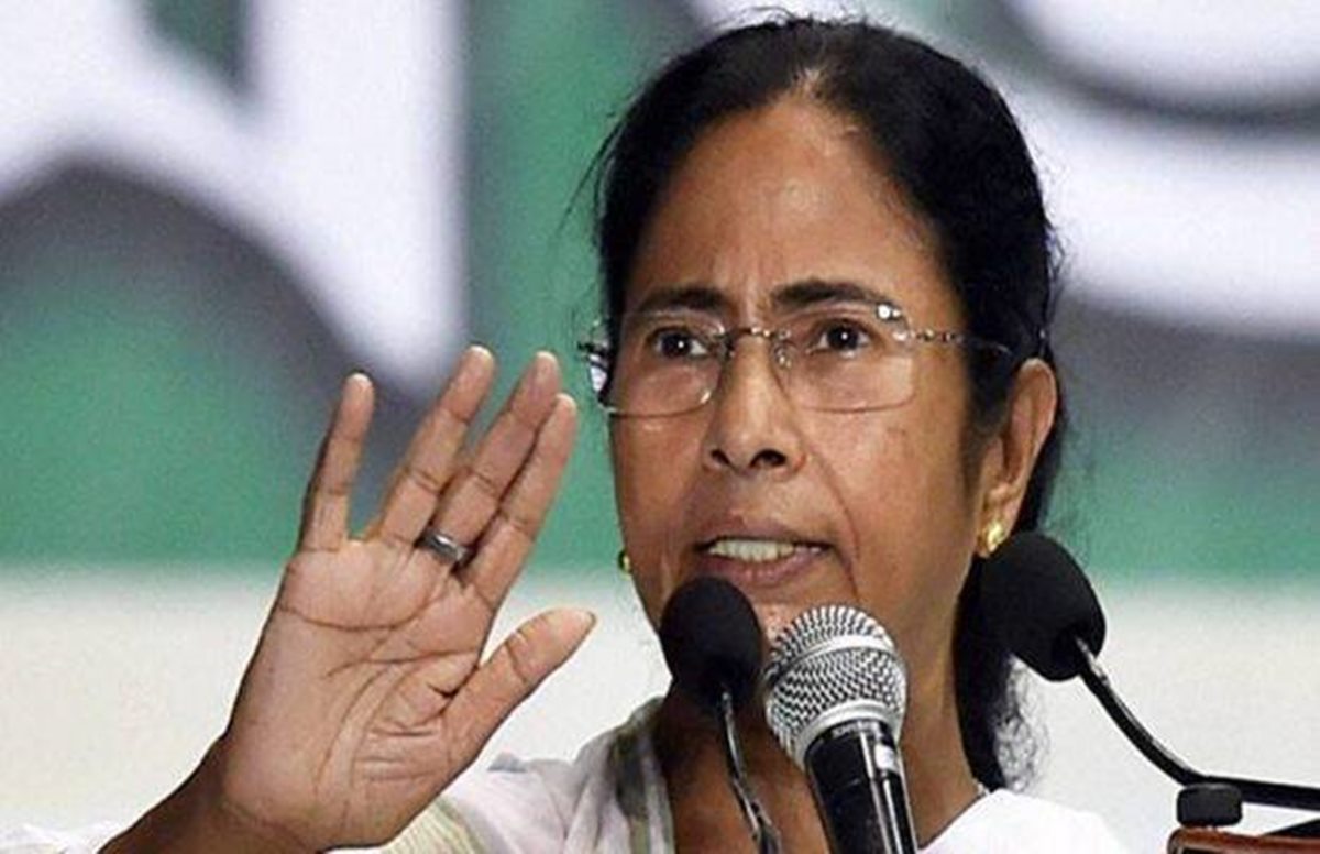 Republic TV पर शो में अर्णब गोस्वामी बोले- हिंदी में पूछूं, अंग्रेजी ...