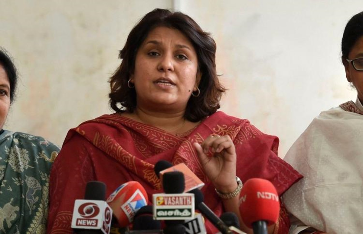 कांग्रेस प्रवक्ता बोलीं, बाबा रामदेव चीन से ला रहे चीनी, बेच रहे शहद ...