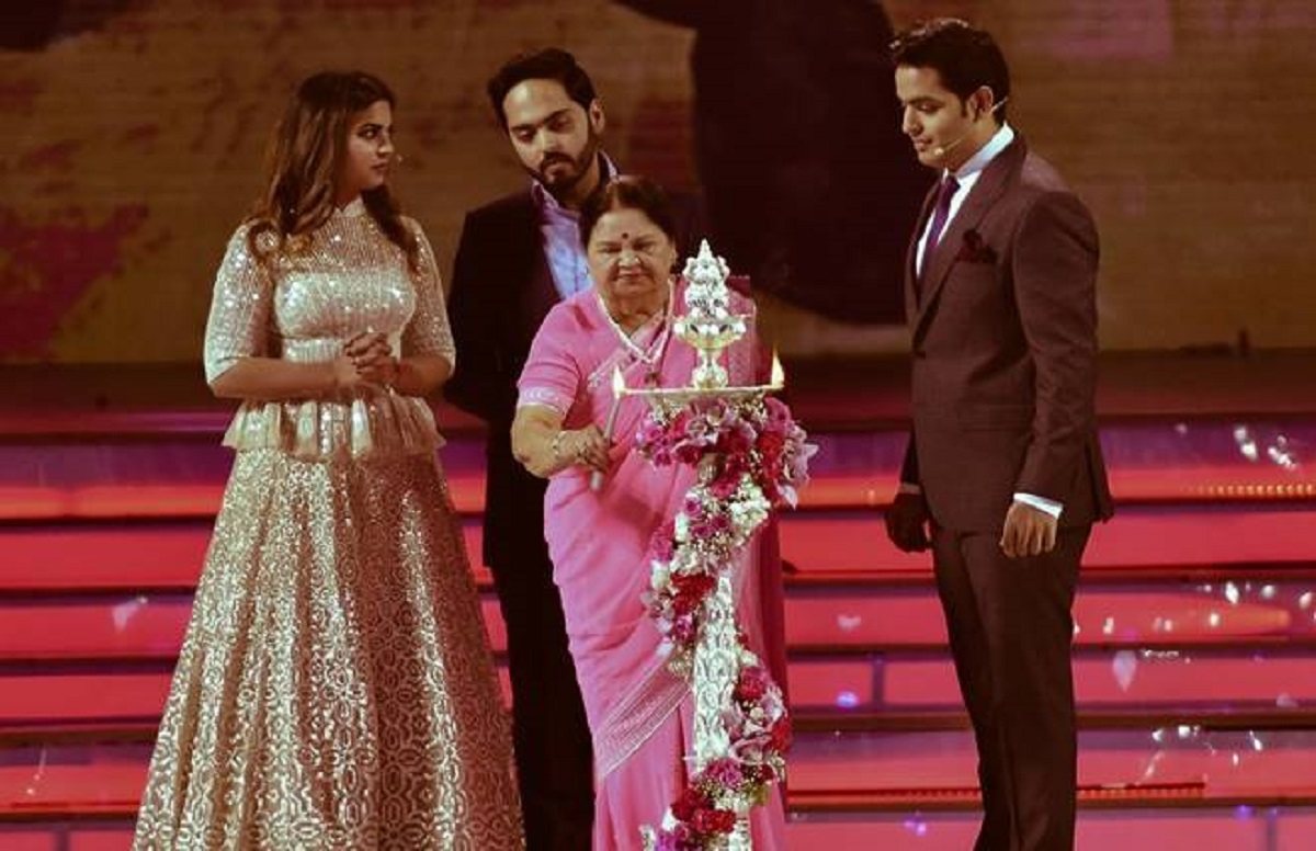 ऐसी हैं धीरूभाई की धर्मपत्नीः 100% शाकाहारी कोकिलाबेन को था कारों का ...