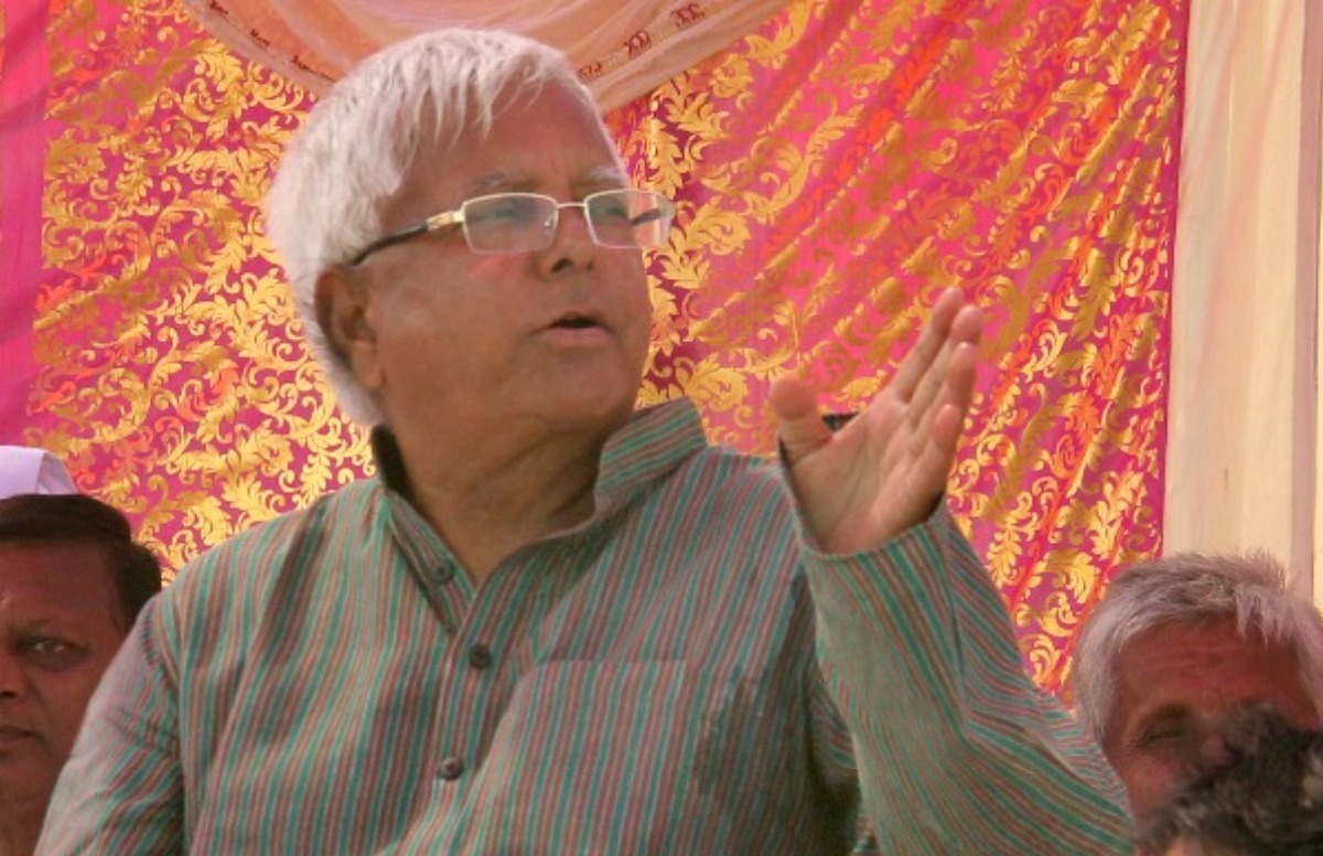 “ई है फोन…BJP वाला खेल भेजता है, लड़की बना देगा सुंदर”, जब मोबाइल को ...