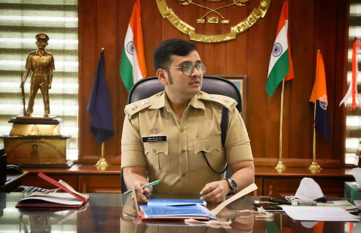 मोदी के मंत्री के काफिले को मंदिर में जाने से रोका, बहस हुई तब दिया था ...