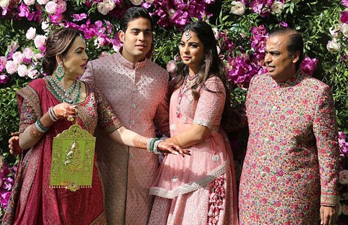 इस साल अंबानी परिवार के सामने आईं एक के बाद एक दिक्कतें, अनिल के बेटे ...