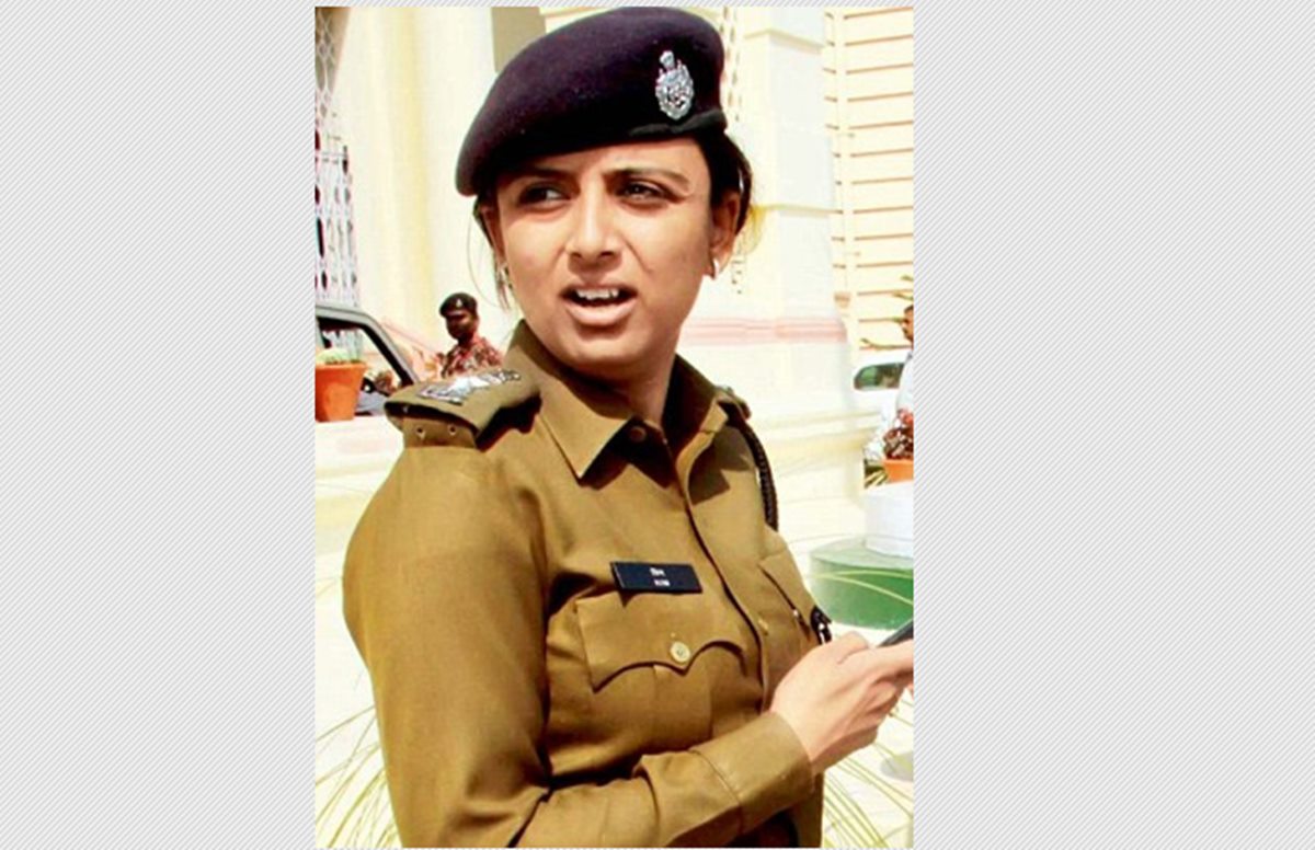 अपराधियों को सड़क पर पीट कर आई थीं चर्चा में, IPS किम शर्मा की कहानी ...