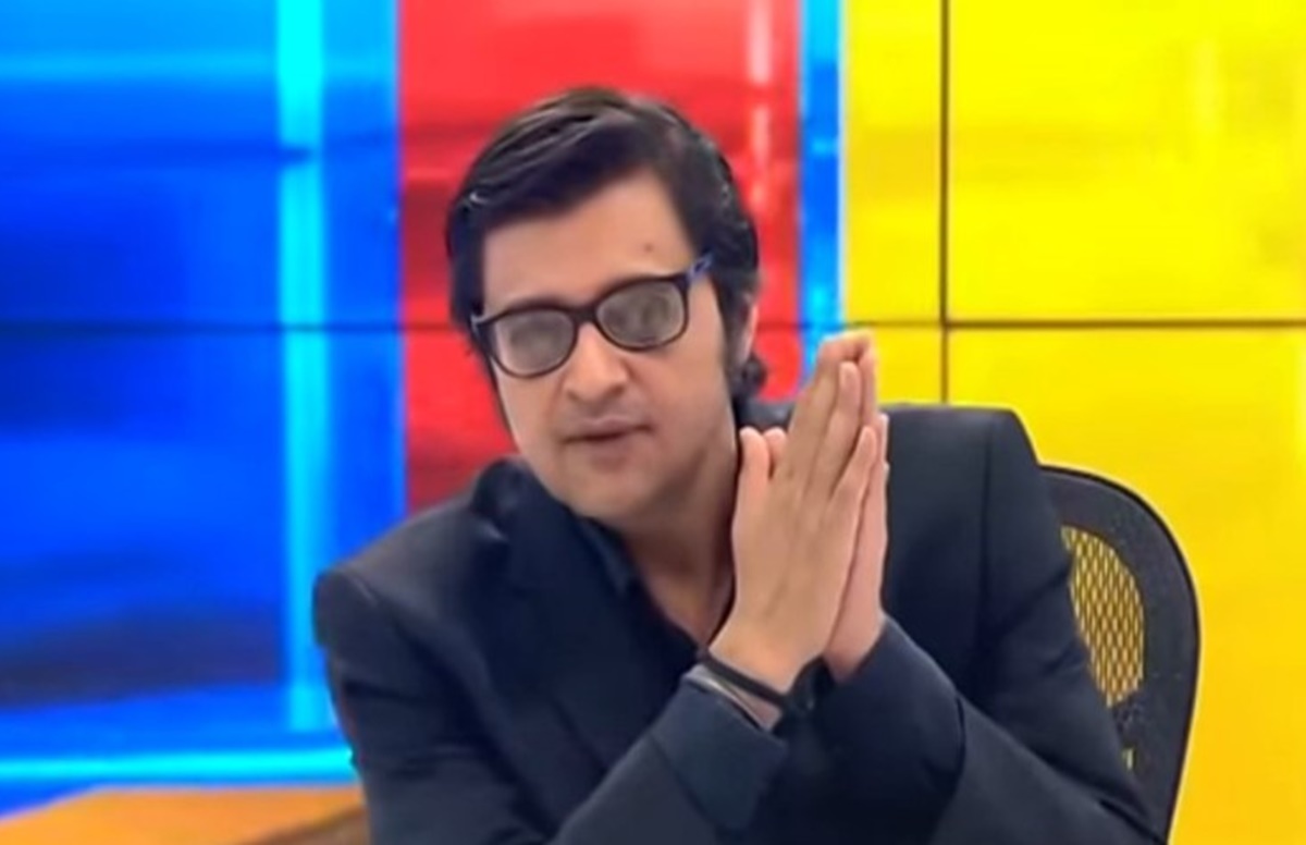 जब कान में हाथ लगाकर कहने लगे अर्णब, फिर बोलिए, सुनाई नहीं दे रहा, आप ...